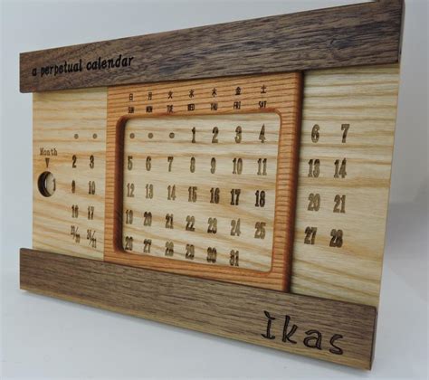 万年カレンダー 回転式 職人手作りの兜を販売する伝統工芸品・木彫刻専門店（雛人形・五月人形）伊川彫刻店