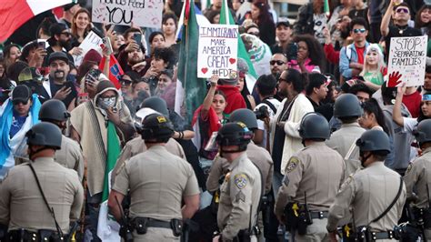 Protestas En Contra De Las Políticas De Trump Y Las Deportaciones A Lo