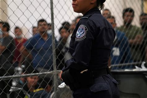 Us Migrant Detention Centres Are Overcrowded And Families Are Still
