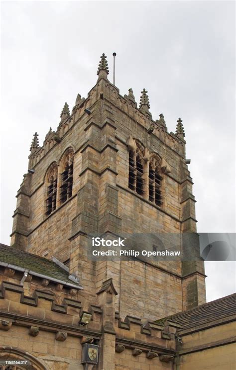 시계와 창문이있는 웨스트 요크셔의 중세 브래드 포드 대성당의 탑 0명에 대한 스톡 사진 및 기타 이미지 0명 건물 외관 건축 Istock