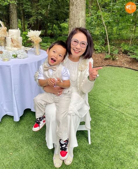 李司棋開心share愛女婚禮日與夜 「永結同心白頭到老」 本地 明周娛樂