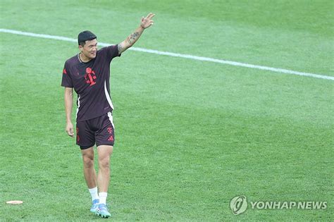 손 흔드는 김민재 연합뉴스