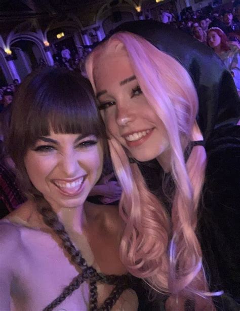 Imagine A Threesome With These Two Pic