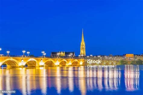 퐁 드 피에르와 세인트 미셸 보르도 프랑스의 대성당의 야경 밤 하루 시간대에 대한 스톡 사진 및 기타 이미지 밤 하루 시간대