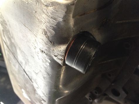 Болт слива масла в паддоне сорван. — Volkswagen Jetta IV, 1,8 л, 2003 ...