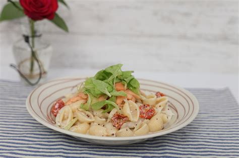 훈제연어 냉파스타 샐러드