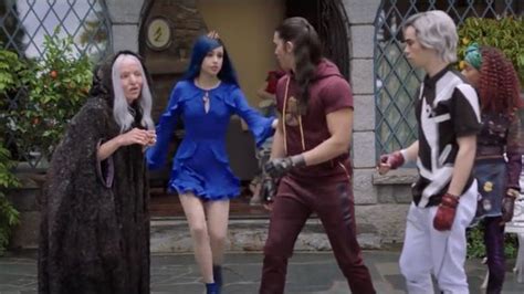 Mal Evie Jay Et Carlos Descendants Characters Disney Descendants