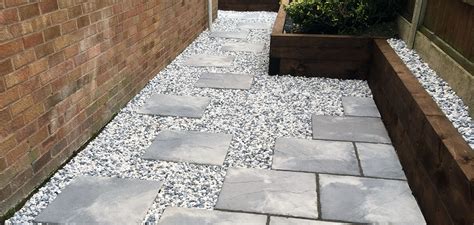 Laying A Paving Slab Path Laying Paving Slabs Paving How To Lay