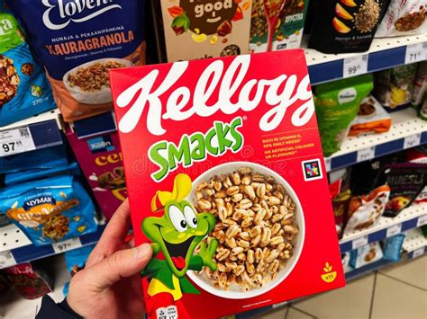 Caja De Cereales De Kelloggs Smacks En Un Pasillo Del Supermercado Para Su Exhibición Foto De