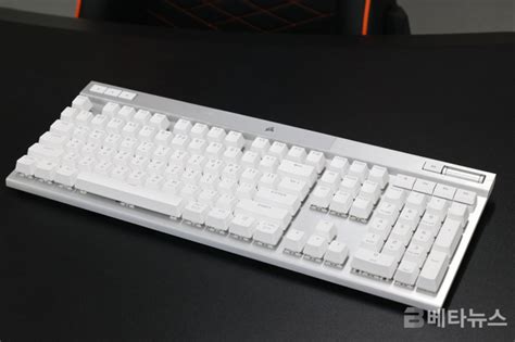 극강의 입력속도 옵티컬 기계식 게이밍 키보드 ‘커세어 K70 Rgb Pro Opx