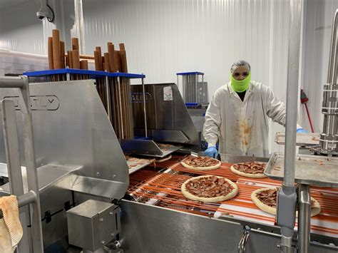 Gimme Pizza Wisconsinites Love Of Frozen Pizza Helps Fuel Production Wisconsin Life
