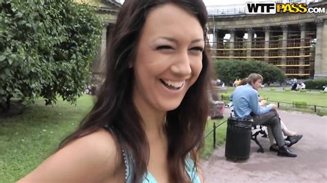 Dehors Olympia Se Prend Des Coups De Rein