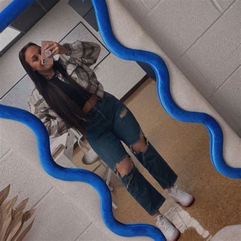 Lilly B F 🌸 Lilly521 • Threads Say More