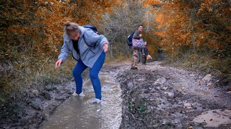Увёз девушку в лес а она прыгает в грязь 😀 Уехал от городской суеты ночёвка в лесу отменяется
