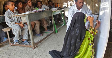 جلوگیری از ثبت‌نام کودکان بی‌شناسنامه در مدارس سیستان‌ و بلوچستان پس از جنگ ۱۲ روزه ایران