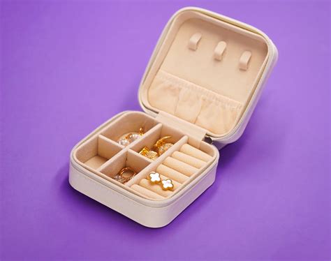 Organizatori Un Rotu Kastes Secret Stones