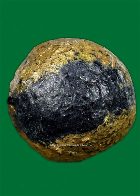 ลูกอมเจ็ดพญาช้างสาร หลวงพ่อดิ่ง วัดบางวัว จ ฉะเชิงเทรา ขนาดมาตรฐานประมาณ 1 เซนติเมตร ลงรักปิดทอง