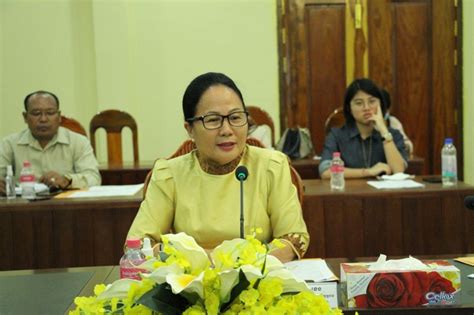 លោកស្រី ឡោក ខេង ប្រជុំការប្រើប្រាស់ប័ណ្ណបេឡាជាតិរបបសន្តិសុខសង្គម ប ស ស និងប័ណ្ណសមធម៌ នគរដ្រេហ្គន