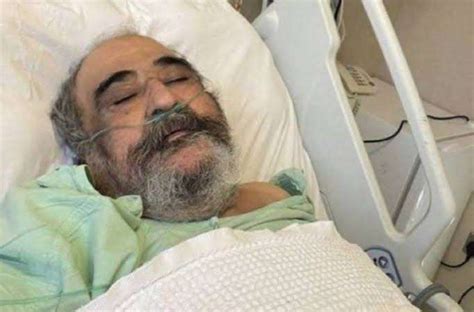 بعد نقله للمستشفى تفاصيل الحالة الصحية للفنان الكويتي أحمد جوهر