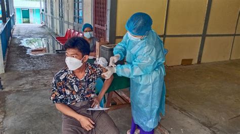 ကန့်ဘလူမြို့နယ်၌ အသက် ၁၈ နှစ်နှင့်အထက်ပြည်သူများအား ကိုဗစ် ၁၉ရောဂါ ကာကွယ်ဆေး ဆက်လက်ထိုးနှံပေး