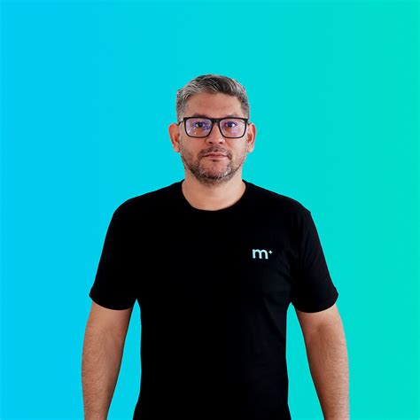 Top 15 Facebook Carousel Ads Examples Explained