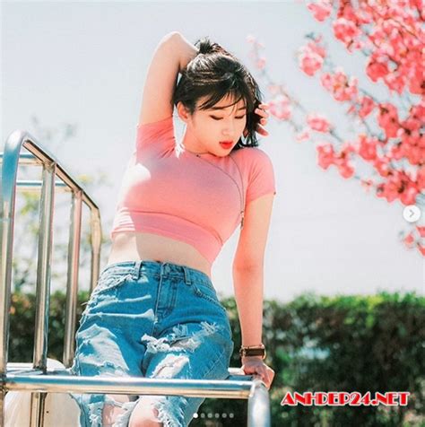 Nữ Thần Bikini Kim Woo Hyun Xứ Kim Chi Gợi Cảm đến Từng Centimet
