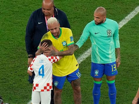 Video Neymar Consoled By Croatian Players Son After World Cup Loss