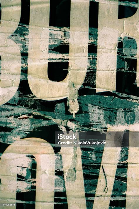 찢어진 찢어진 오래 된 구겨진 주름 잡은 포스터 그런 지 질감 배경 0명에 대한 스톡 사진 및 기타 이미지 0명 간판 개념 Istock