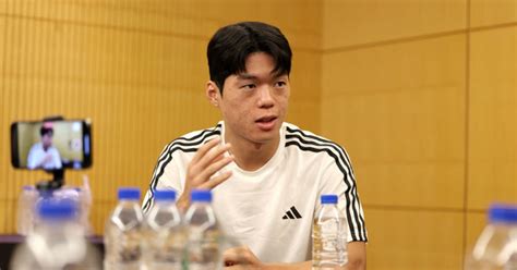 토트넘전 앞두고 기자단 만난 최준