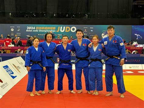 Холимог баг Ази тивийн аваргаас МӨНГӨН медаль хүртлээ