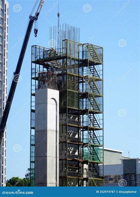 Installation Of Temporary Scaffolding For The Construction Of Tall Concrete Structures