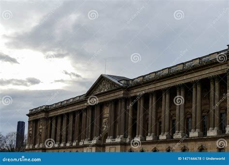 Museo Del Louvre Imagen De La Foto Una Vista Panor Mica Hermosa De La