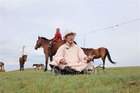 Б ЧИНБААТАР ОНЬСОН ДӨРӨӨ НЬ МАШ ОЛОН ХҮНИЙ АМЬ НАСЫГ АВРАХ БЭРТЭЖ ГЭМТЭХЭЭС СЭРГИЙЛЭХ ЭД