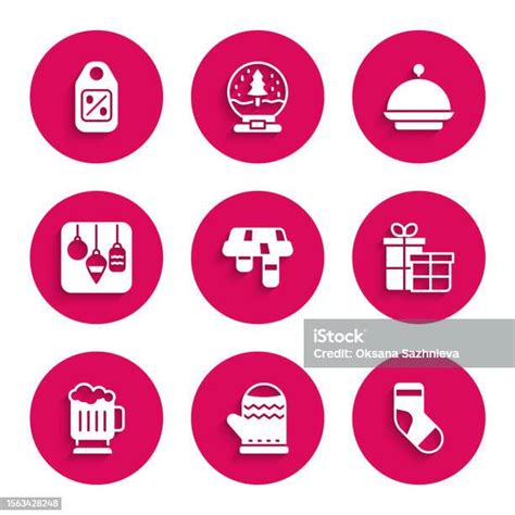 겨울 스카프 크리스마스 벙어리 장갑 스타킹 선물 상자 나무 맥주 머그잔 조명 트레이 및 가격표 판매 아이콘으로 덮여 있습니다 벡터 가리기에 대한 스톡 벡터 아트 및 기타