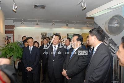 上海中央常委国家副主席曾庆红在市区领导陪同下参观中共二大会址纪念馆 人民图片网