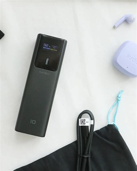 투찬 협찬 나의 외출 필수품 바로 보조배터리 노트북 스마트폰 이어폰 등 각종 전자기기를 많이 사용하는 분들이라면 필수로 들고 다니는 아이템 쓰기도 보기도 간편한