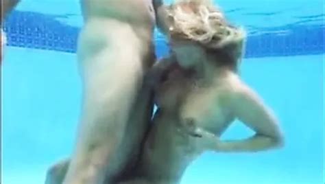 水下性爱 今晚不行，亲爱的，我头疼 Xhamster