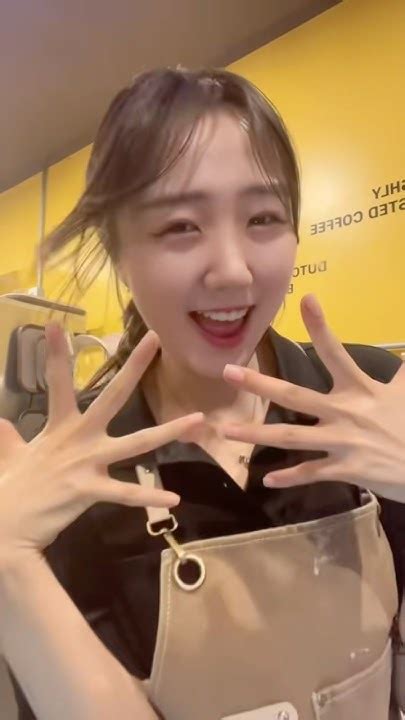 ㅋ 눈호강 하셈 컴포즈 컴포즈커피 컴포즈브이로그 브이로그 방탄 방탄뷔 V 뷔 모델 Bts 카페 카페알바생 카페알바 컴포즈메뉴 카페알바브이로그