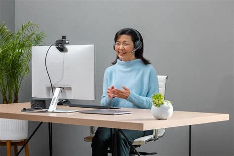 Logitech Unveils Zone Wireless AI Powered Headset Startup Dreamers