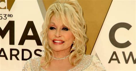The Real Reason Dolly Parton Wears Long Sleeves And Gloves Has Nothing