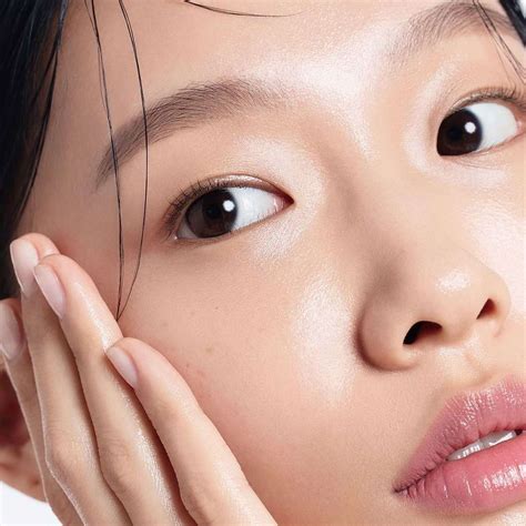 皮膚出油代表缺水？皮膚科醫師邱品齊破解「油水平衡」迷思，外油內乾又敏感保養5重點｜cmoney 股市爆料同學會