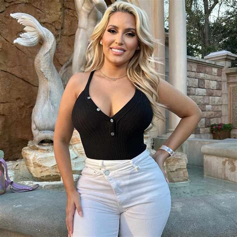 Yusi Dubbs Age Height Net Worth Boyfriend Bio Wiki Facts