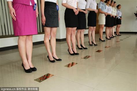 河南郑州：空姐空少面试严 假睫毛美瞳被拒门外时尚频道凤凰网