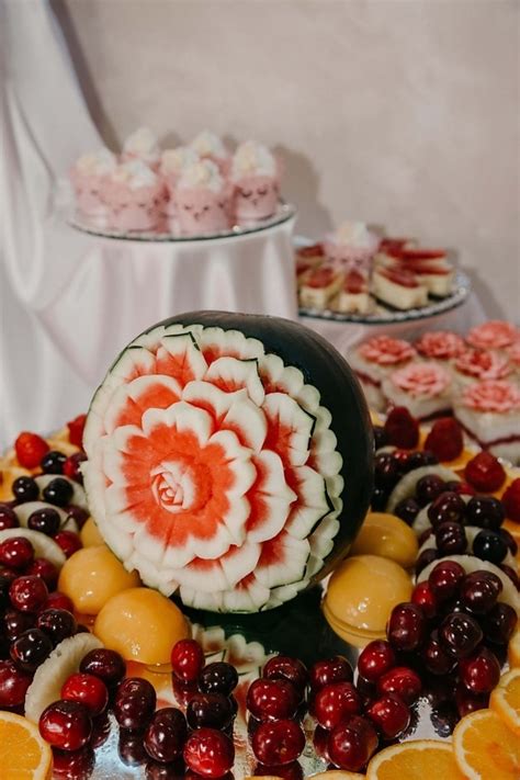 무료 사진 조각 수 박 예술 샐러드 바 달콤한 체리 과일 디저트 음식 제과