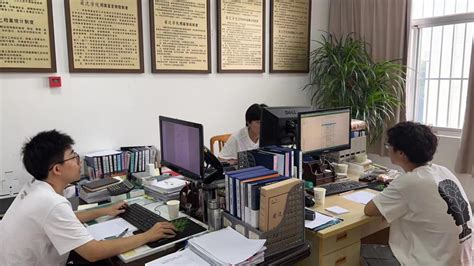 综合档案室暑期加班整理档案 宿迁学院档案馆