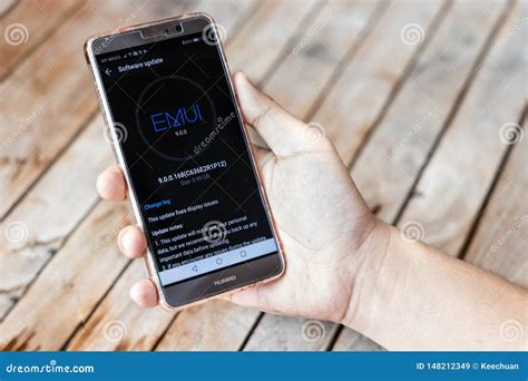 Kuala Lumpur Malaysia May 21 2019 Person Holding Huawei Mate Phone