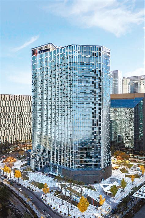 한화 김승연 지분 절반 세 아들에 증여… 승계논란 진화 나서