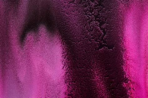 추상 마젠타색 배경 알코올 잉크 줄무늬 및 와인 색상 페인트 밝아진 얼룩 프리미엄 사진