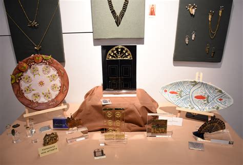 Ψηφιακό Μουσείο Νέας Σμύρνης Κοσμήματα και έργα εμπνευσμένα από την Μικρασιατική Καταστροφή από