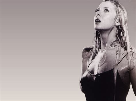 Tara Reid Sexy Wallpaper Images